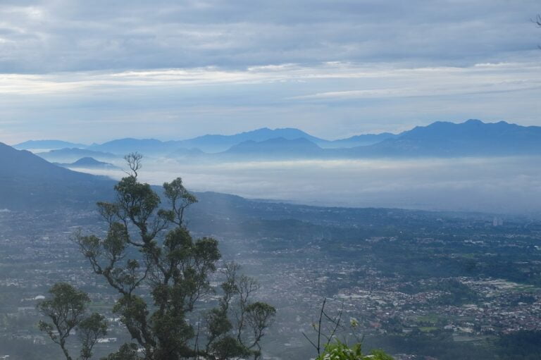 Gunung Burangrang Purwakarta, Wisata Alam Legendaris Dengan 4 Jalur ...