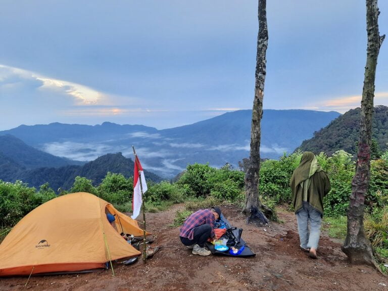 Gunung Burangrang Purwakarta, Wisata Alam Legendaris Dengan 4 Jalur ...