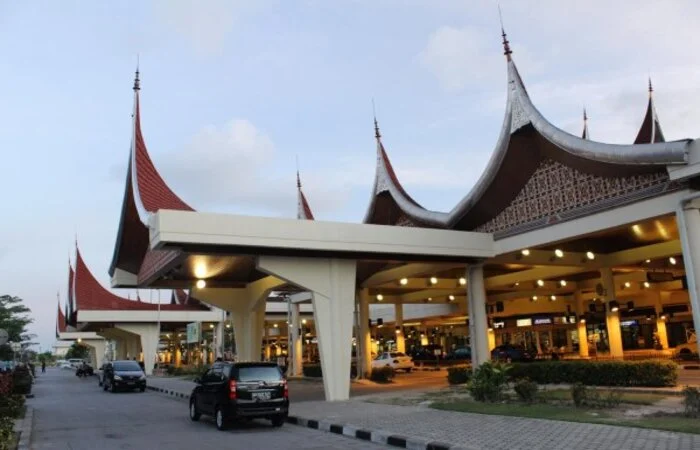 Pesawat Angkut Berat US Navy Mendarat Darurat Di Bandair Minangkabau ...